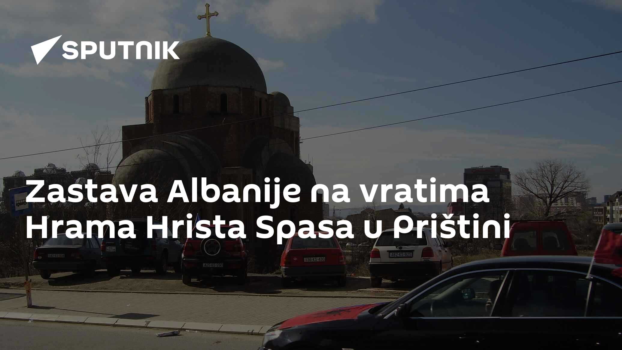Zastava Albanije na vratima Hrama Hrista Spasa u Prištini - 20.10.2022 ...