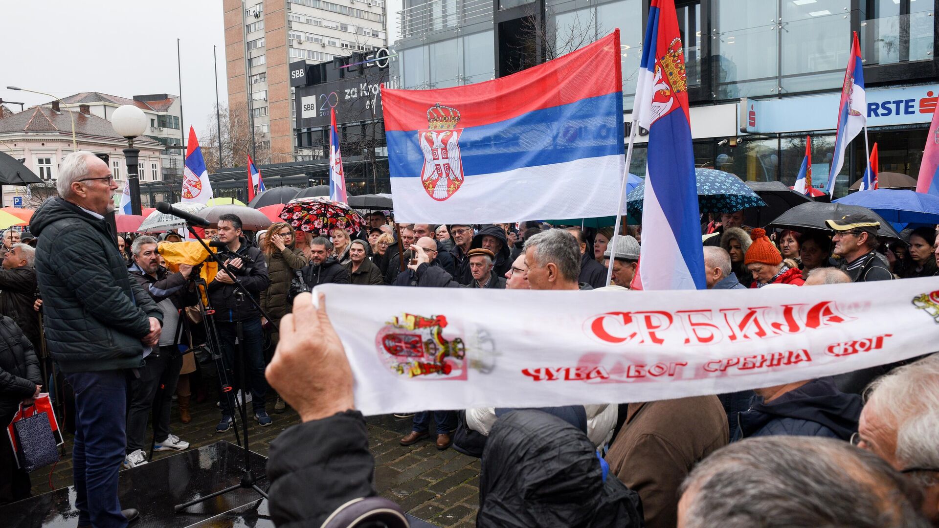 Iz Kragujevca poslata podrška Srbima na barikadama na Kosovu i Metohiji /foto/ - 27.12.2022 ...