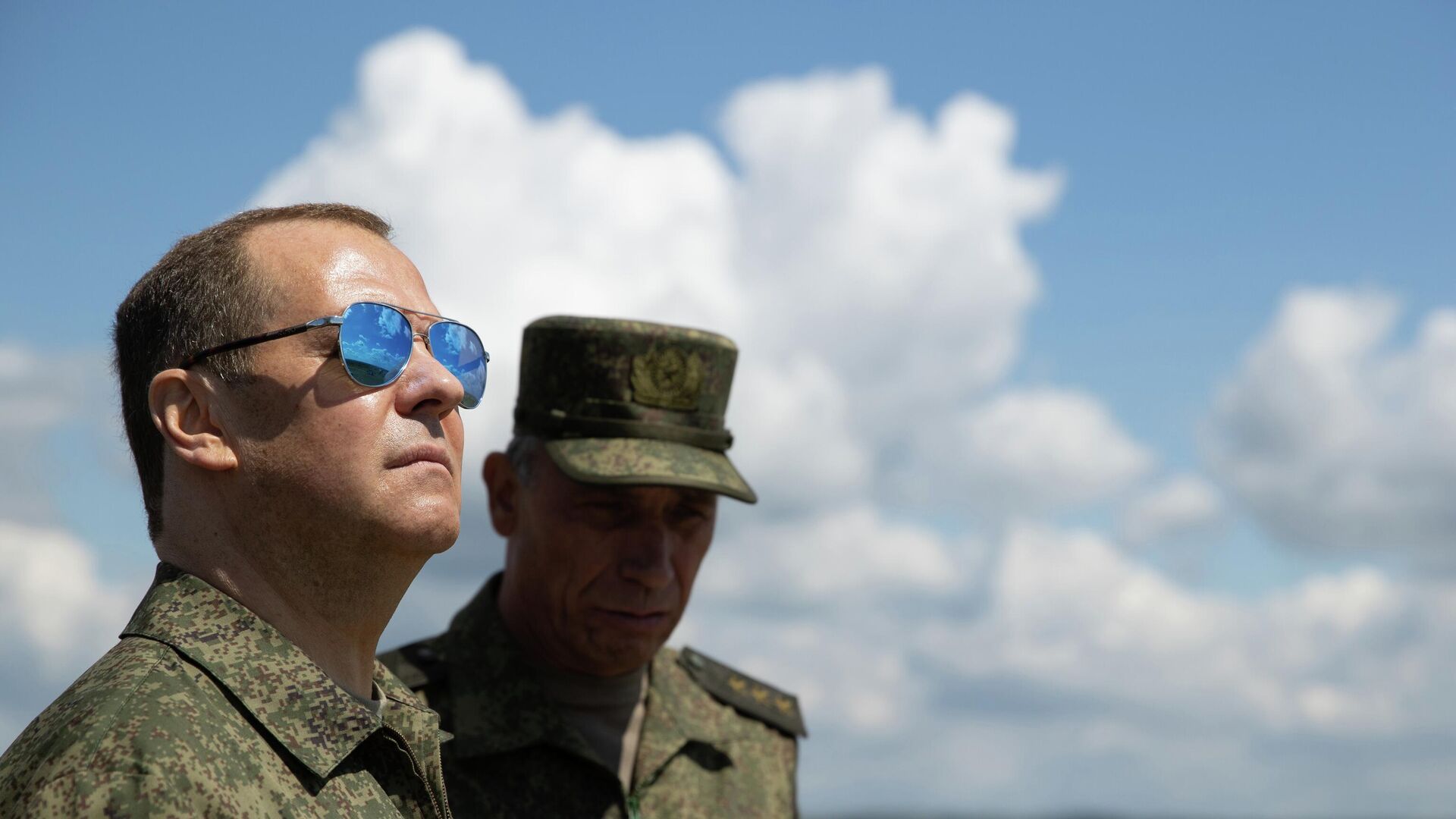 Medvedev o reakcijama Šolca i Sunaka na Putinov intervju: Odlična ...