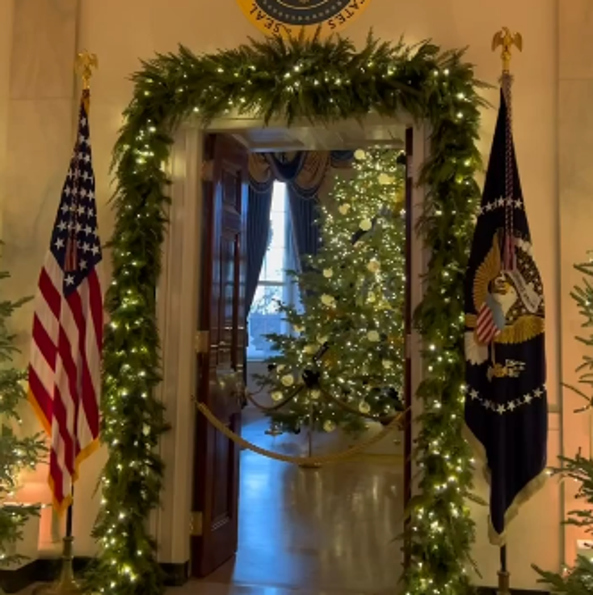 У сусрет празницима: Музика руског композитора у Белој кући /видео/ - 03.12.2025, Sputnik Србија